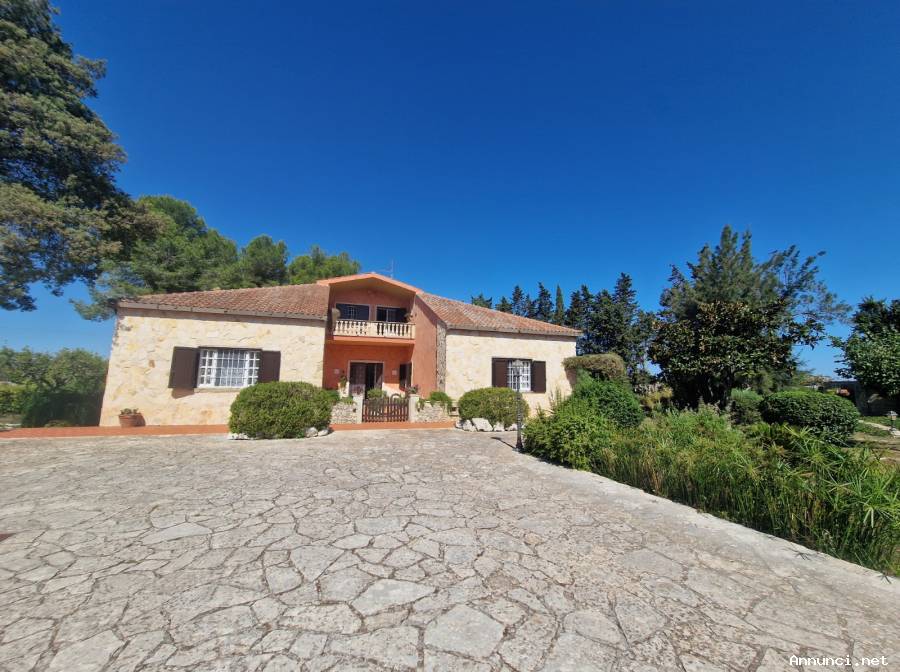 Lecce via Merine villa in parco | Annunci Lecce